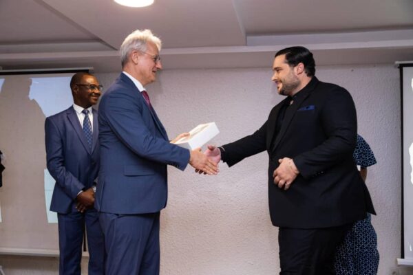 Appui du Système de santé en Côte d’Ivoire: José Fardon reçoit un ...