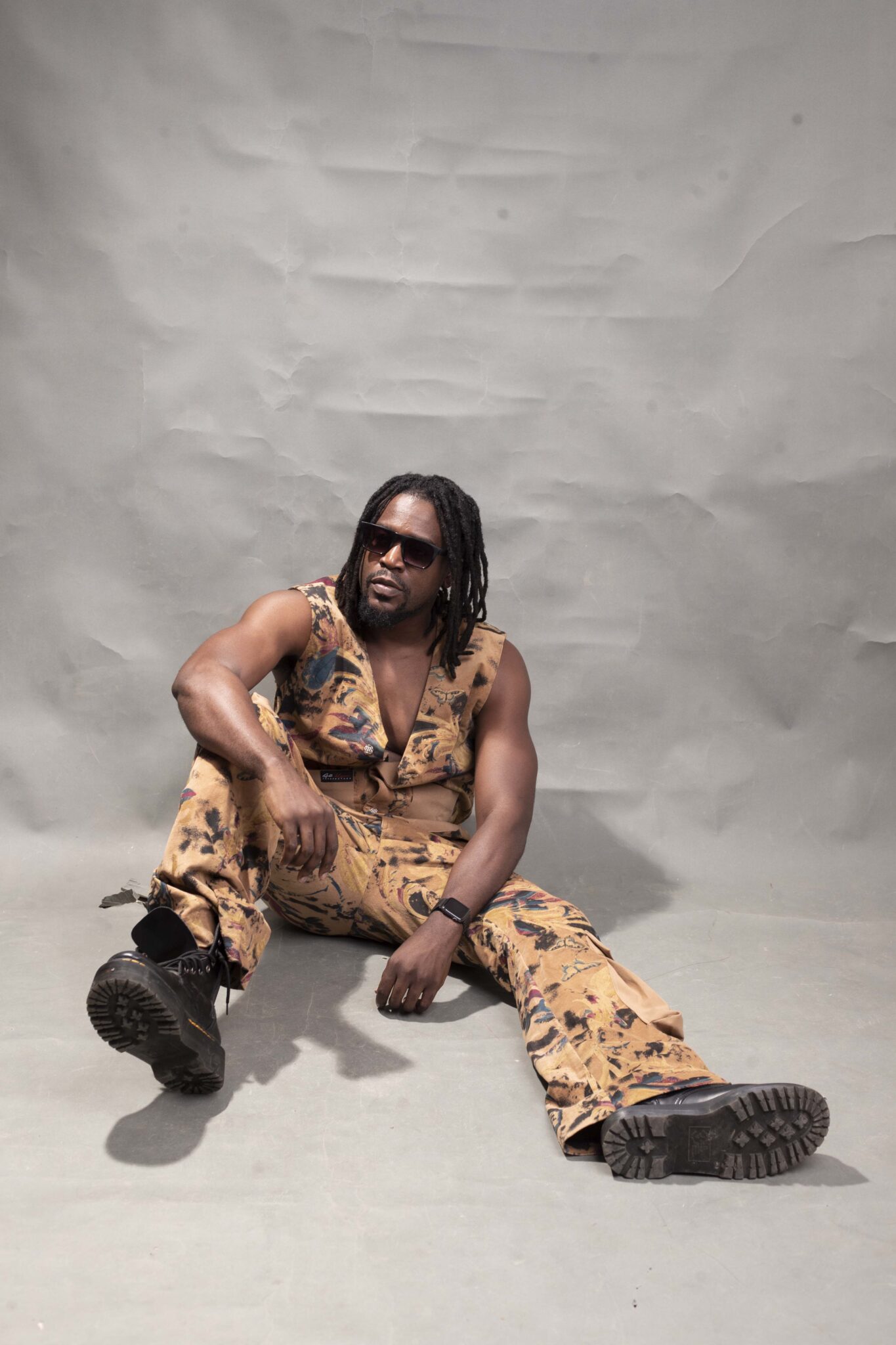 Shado Chris sort son premier album de 16 titres sur le marché musical ...